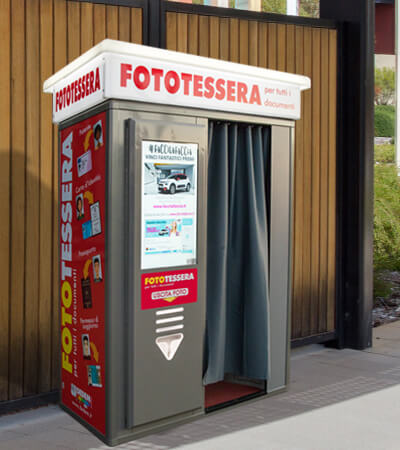 Il photo booth e la cabina fotografica - Milano Selfiebox - il Photo ...